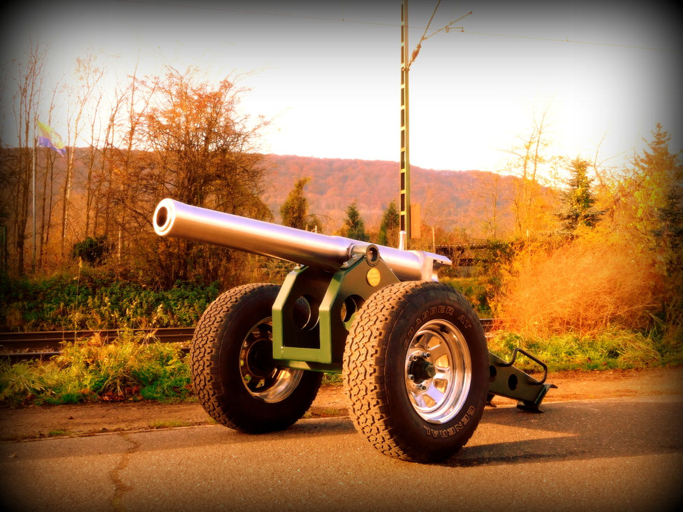 Breech-Loading Cannons - Hermann Salutkanonen - Exklusive Böllerkanonen