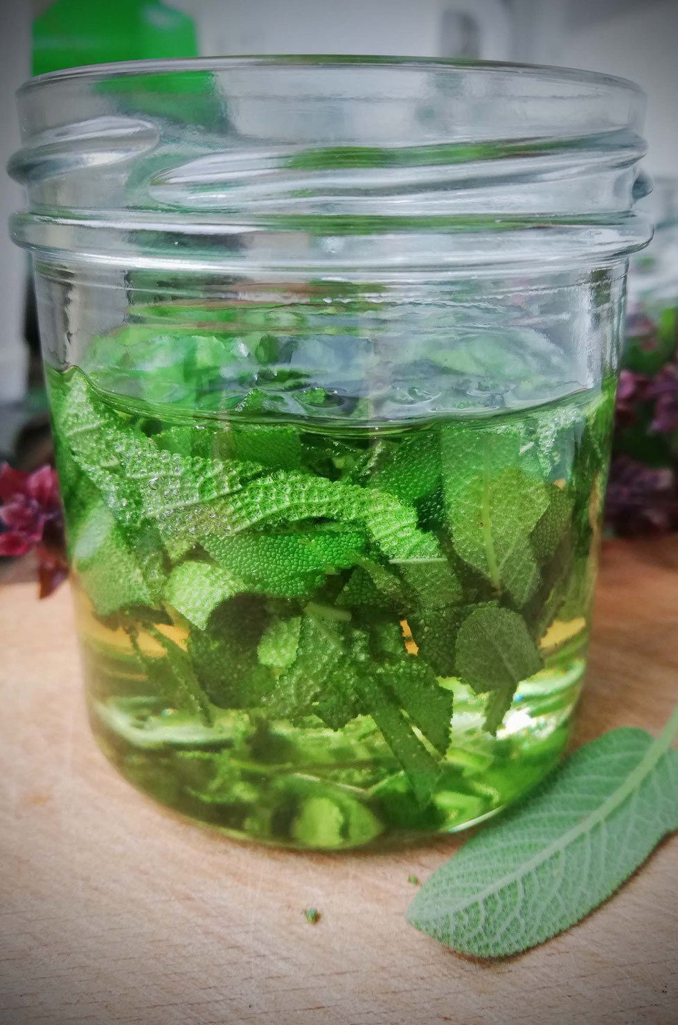 Basilikum-Essig und Salbei-Öl - Claudia Sprungk, der Blog