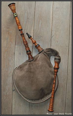 Qu'est-ce qu'une veuze ? - Fédération des Sonneurs de Veuze