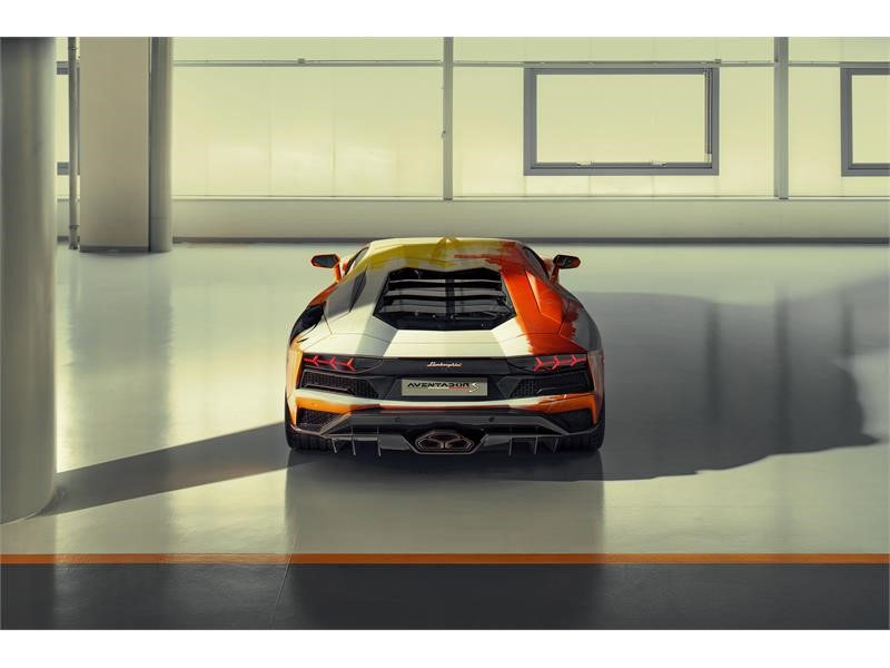 Fahrzeugkunst und Street Art verschmelzen im Aventador S von Skyler ...