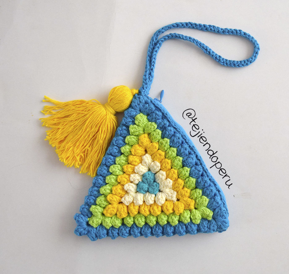 Bolso triangular con granny popcorn tejido a crochet - Tejiendo Perú