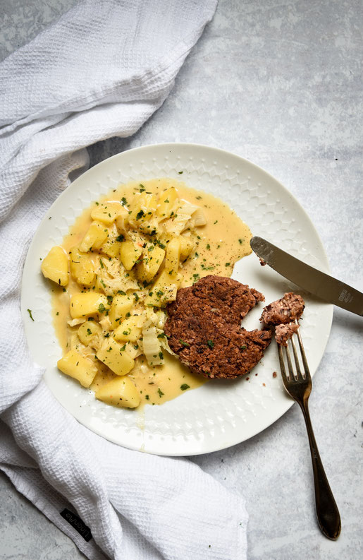 Fantastische Chinakohl-Kartoffeln. Mit Frikadelle. - mix dich glücklich ...
