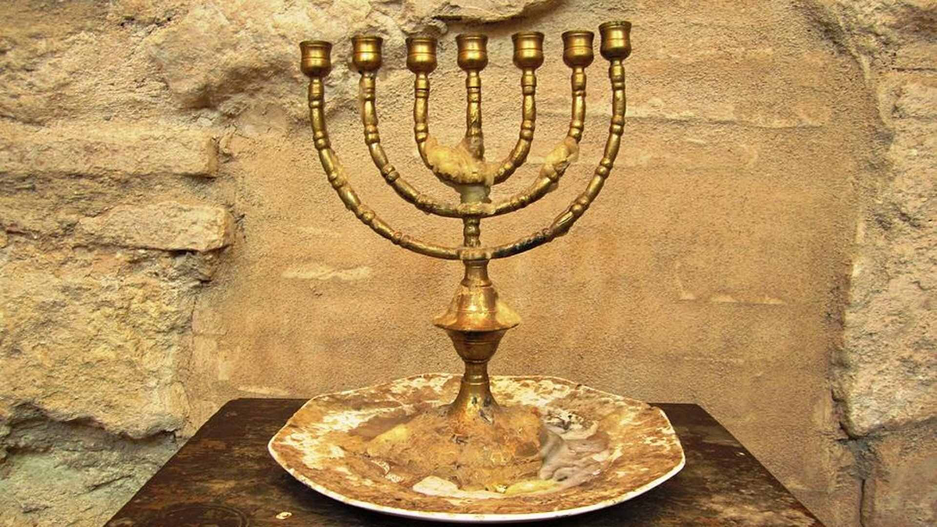 ANCIENT AND NEW MENORAHS - 14th Century - Structure Bible, Ancient Menorahs