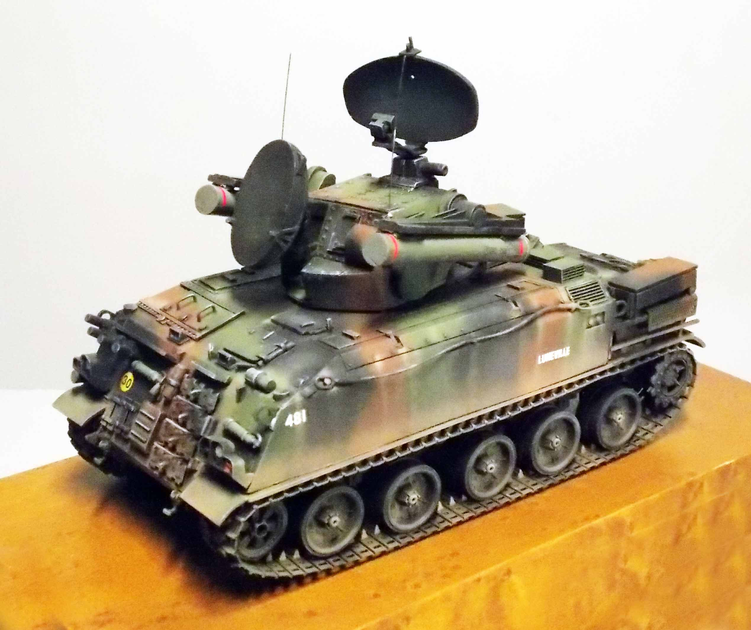 AMX 30 Roland 2 - www.panzer-bau.de/diorama/militär/1:35