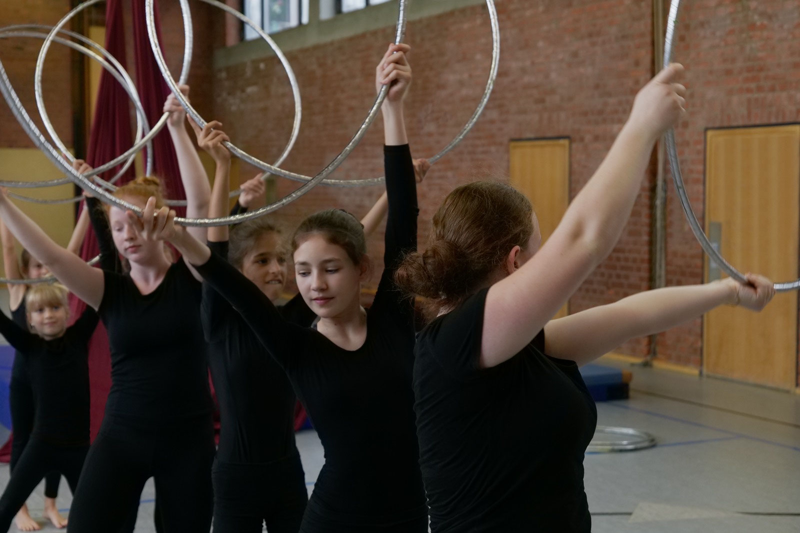 Persönlichkeitsentwicklung von Kids durch Zirkuspädagogik - Stretchingkurse, Artistik und ...