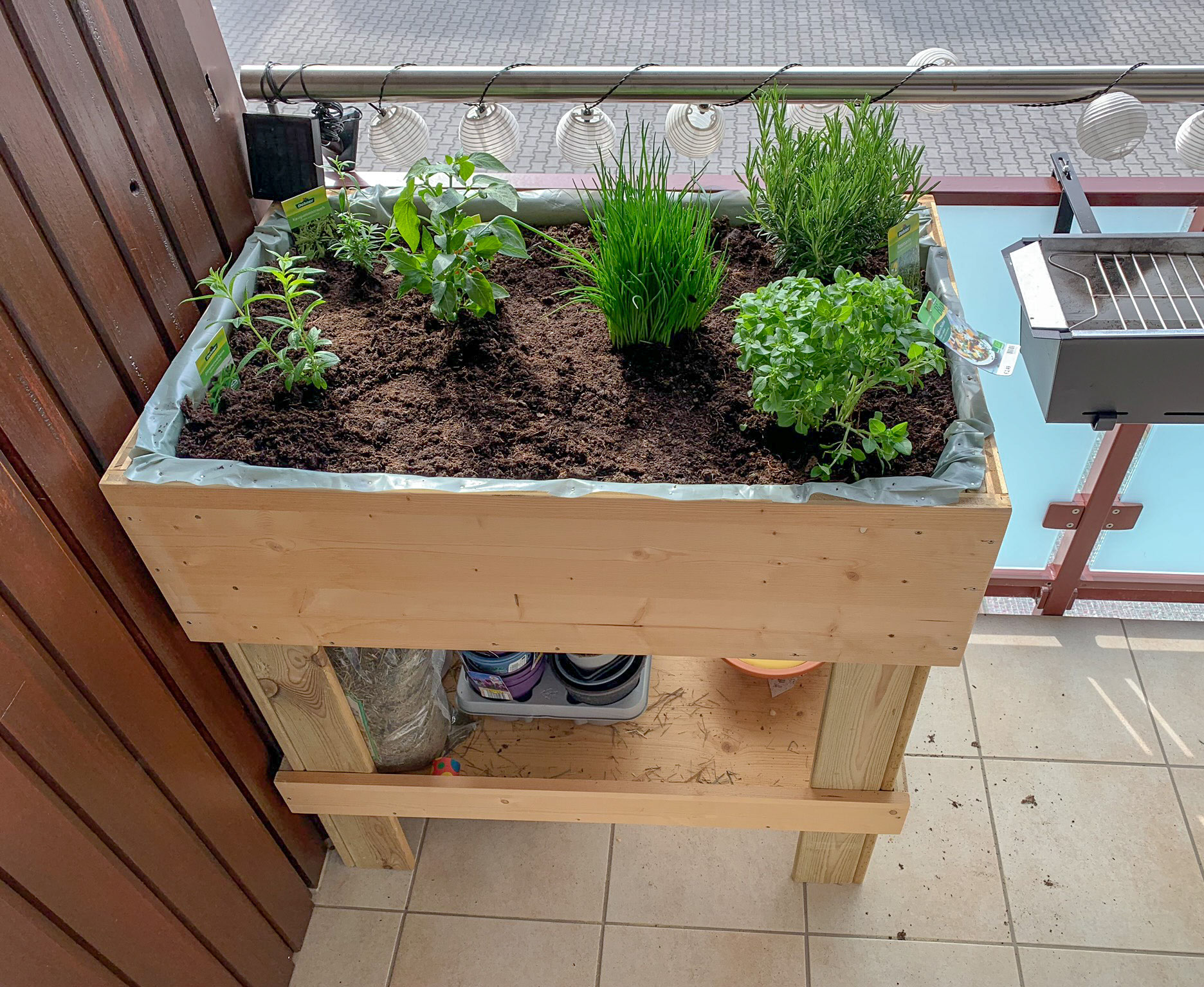 Hochbeet selber bauen: Einfache Anleitung - Kompass & Konfetti - der ...