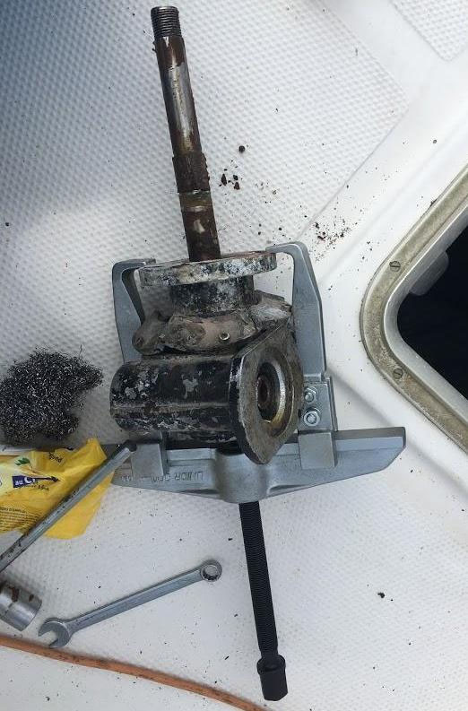 Montage guindeau Lofran de 1000W et LOFRANS-X2 project - BBC - Boat ...