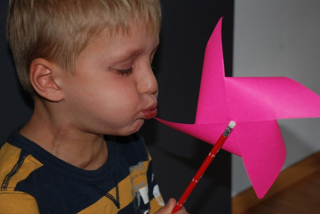 Windrad basteln - Nela forscht - Naturwissenschaft für Kinder