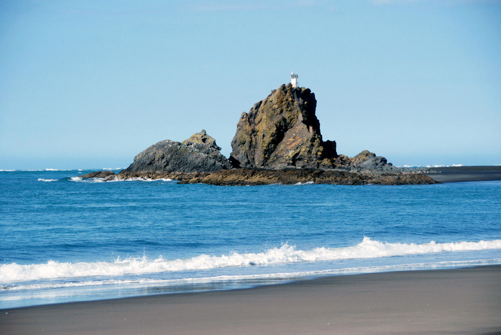 Whatipu and the West Coast Beaches - fergusmurraysculpture.com