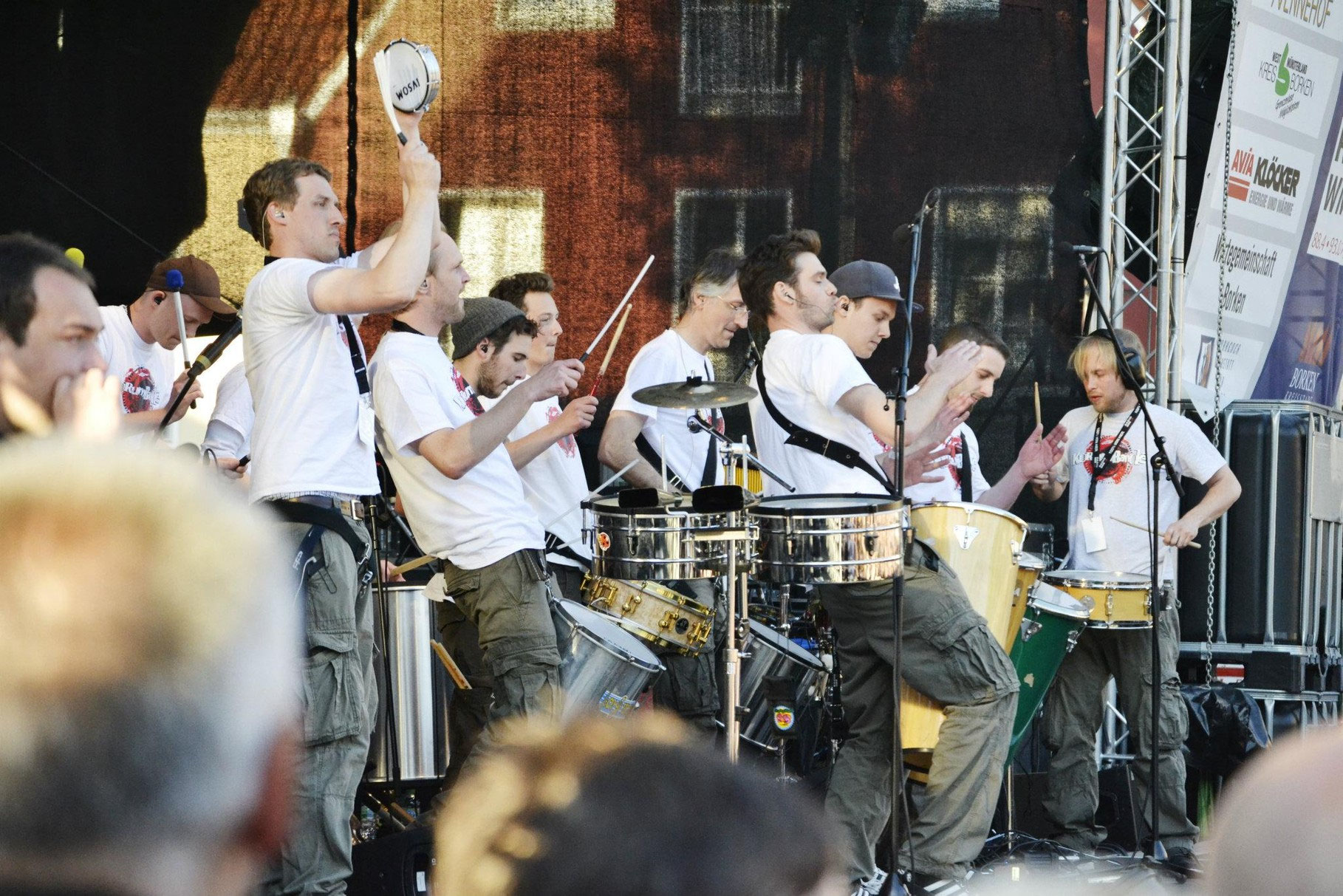 Kurumbandê - Adrian Hemley | Drummer