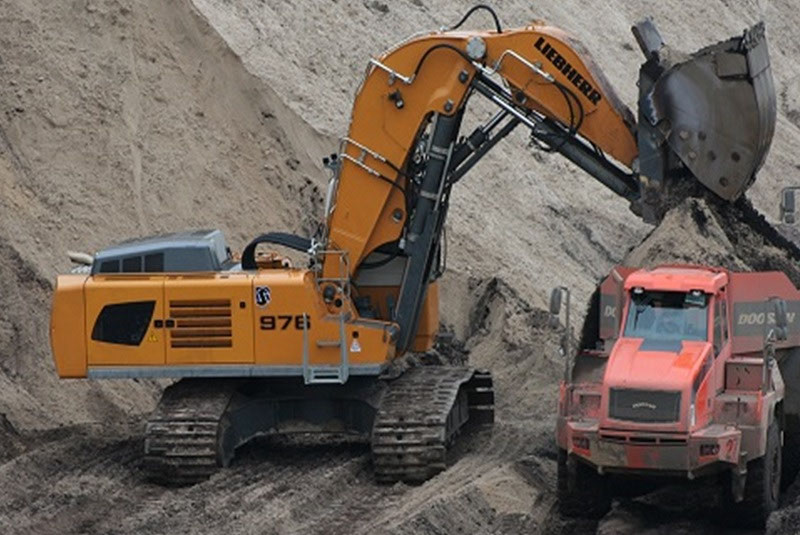 Geballte Power - kraftvolle Baumaschinen - Richard Schulz Tiefbau