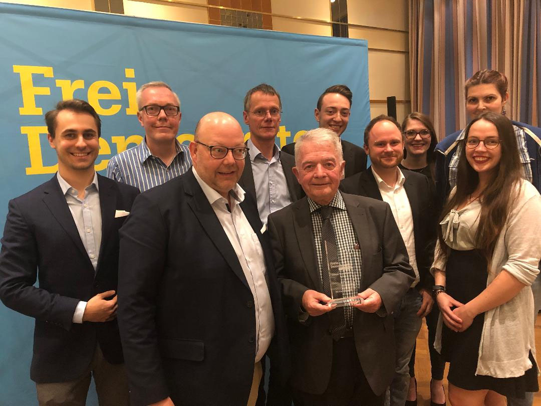 Richard Rausch als Liberale Persönlichkeit der FDP Ruhr geehrt. - FDP ...