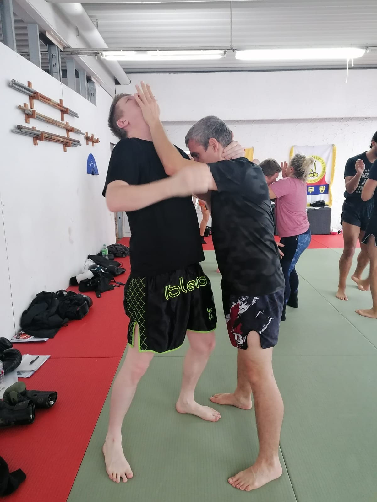 Sieben Zwerge... äh sieben TKCler bei der Trainerausbildung. - Thai ...
