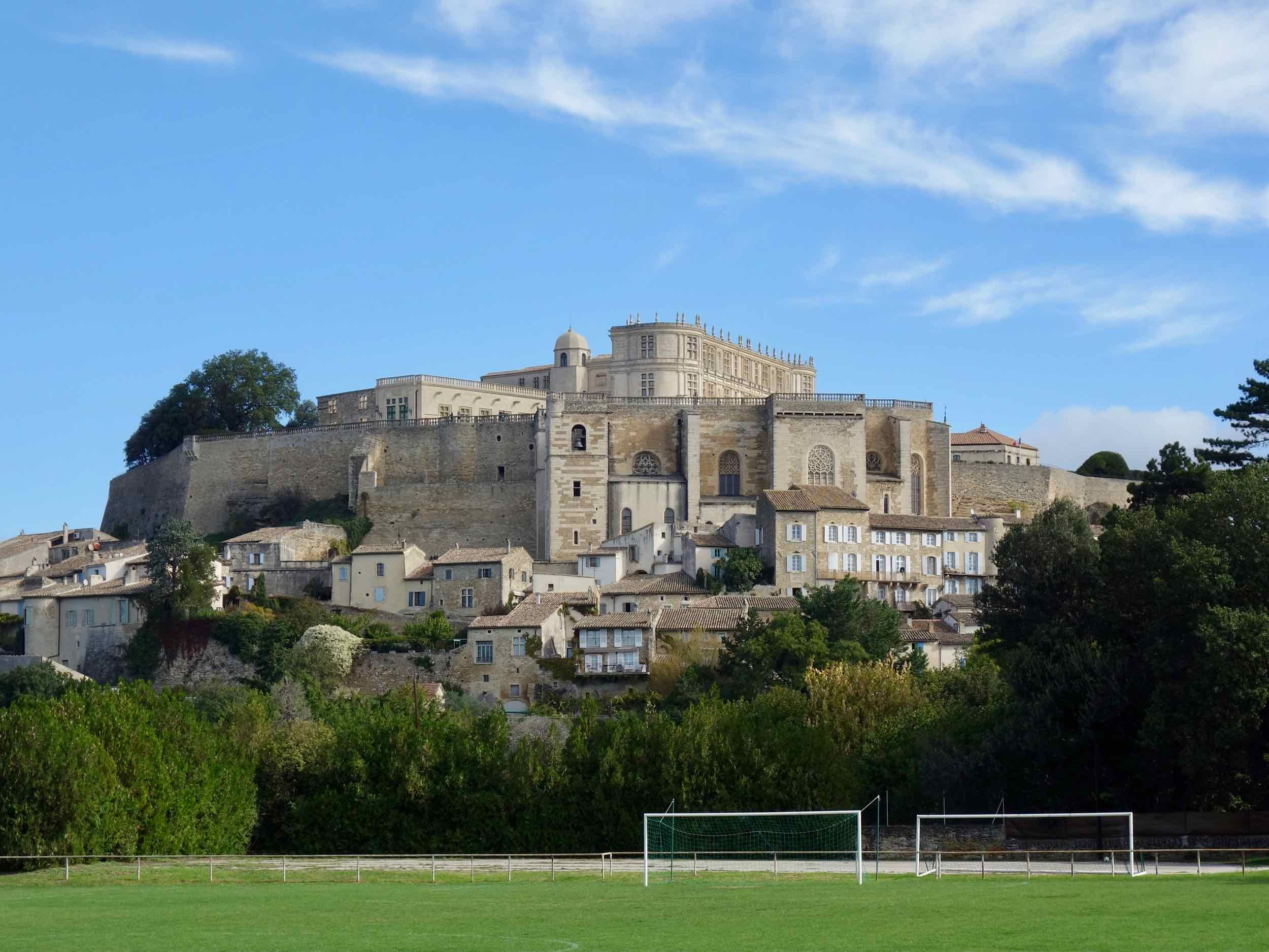 Grignan in der Provence: Malerisches Dorf mit Schloss und Markt - Tipps