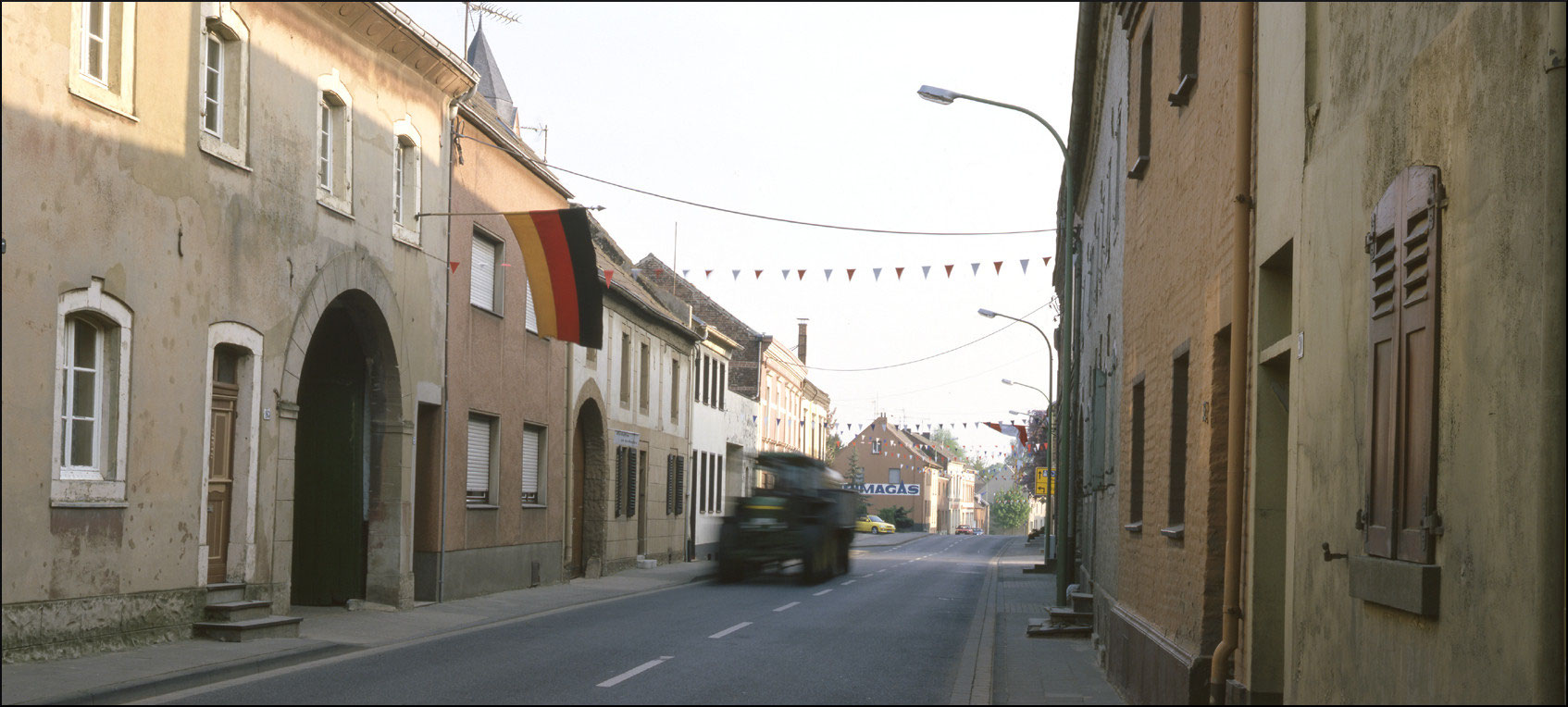 Straße Inden (2) - Vorher-nachher-Landschaftsfotografie von Manfred Michel