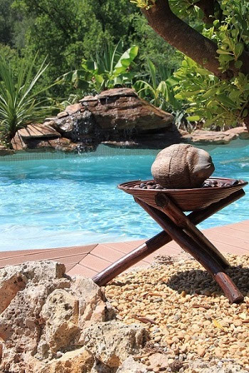 Cascade piscine en rochers naturels - MAGICIEN D'EAU