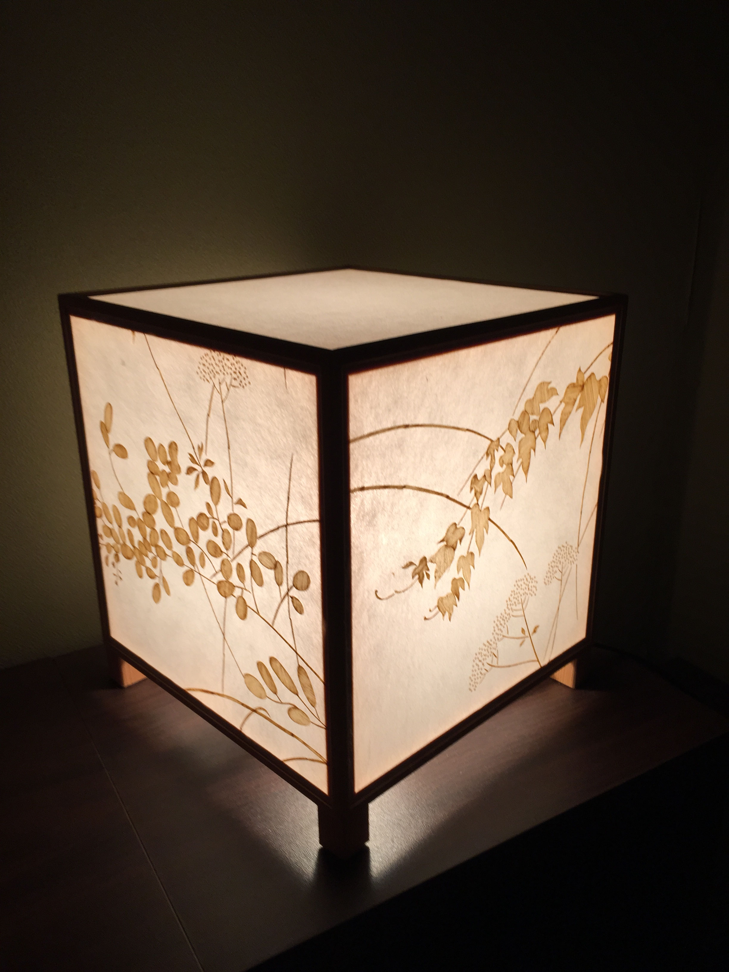 Faire une initiation de papier japonais « Karakami » - l'abeille-japon