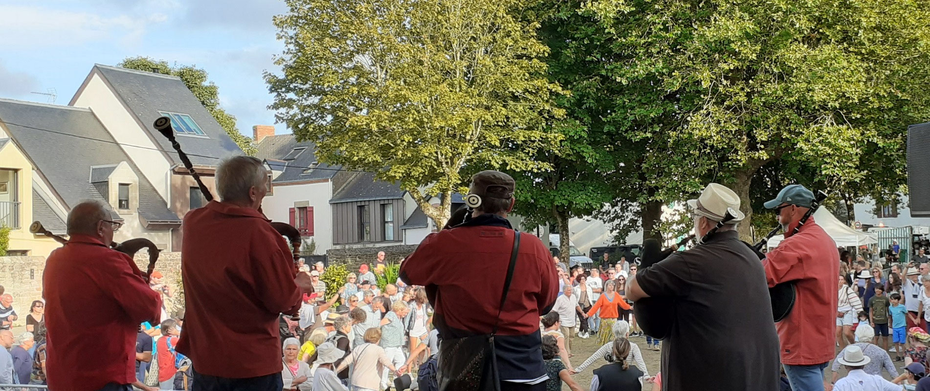 Veuze - Les veuzous de la presqu'île musique et chant traditionnels
