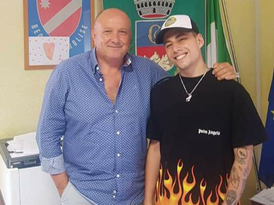 Ritorno alle origini: anche il famosissimo cantante Boro Boro fa visita ...