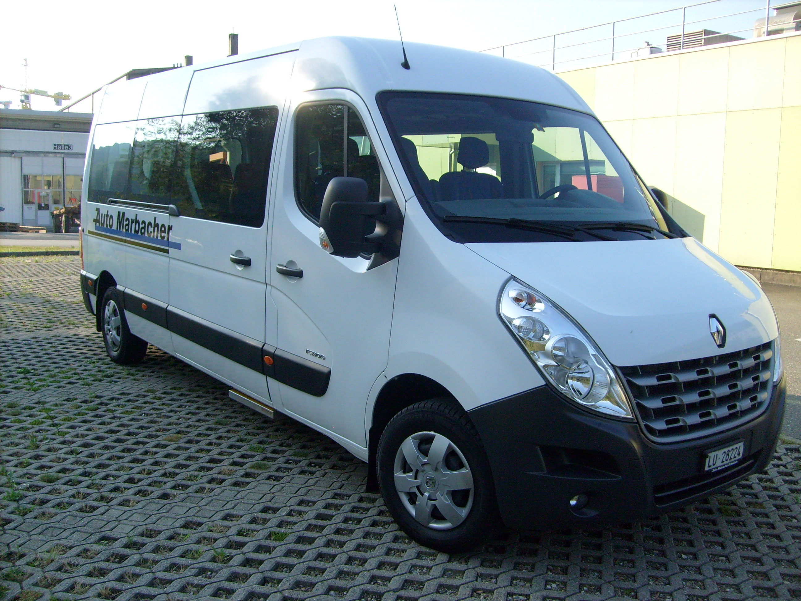 Kleinbus 15-Plätzer - Auto Marbacher Schachen