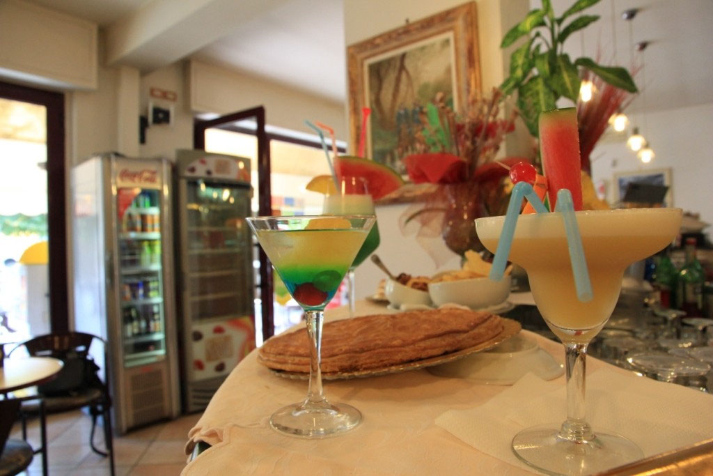 Caffè dell'Opera Enoteca American Bar - Caffè Dell'Opera Torre del lago ...