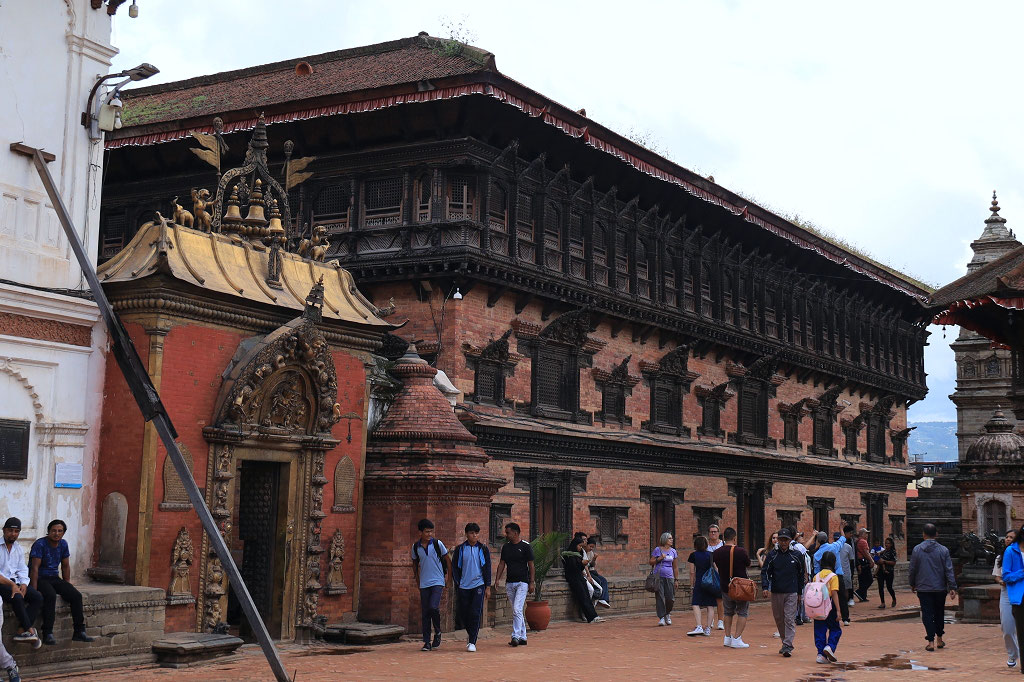 Kathmandu - Colorful Temples, blue Smog and the Afterlife - SquirrelSarah