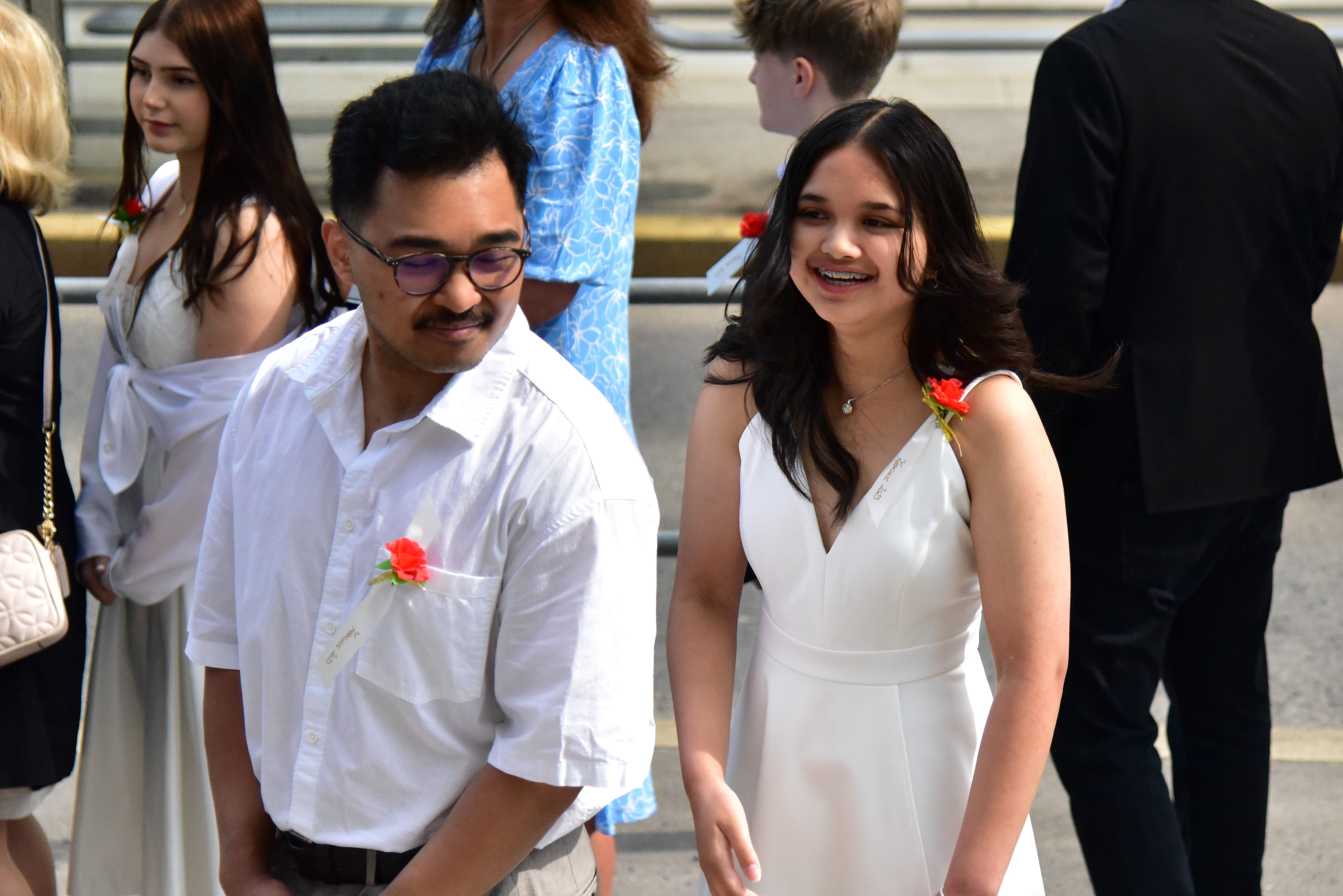 Mit 50 Fußstapfen zur Firmung - Pfarre Heilige Mutter Teresa