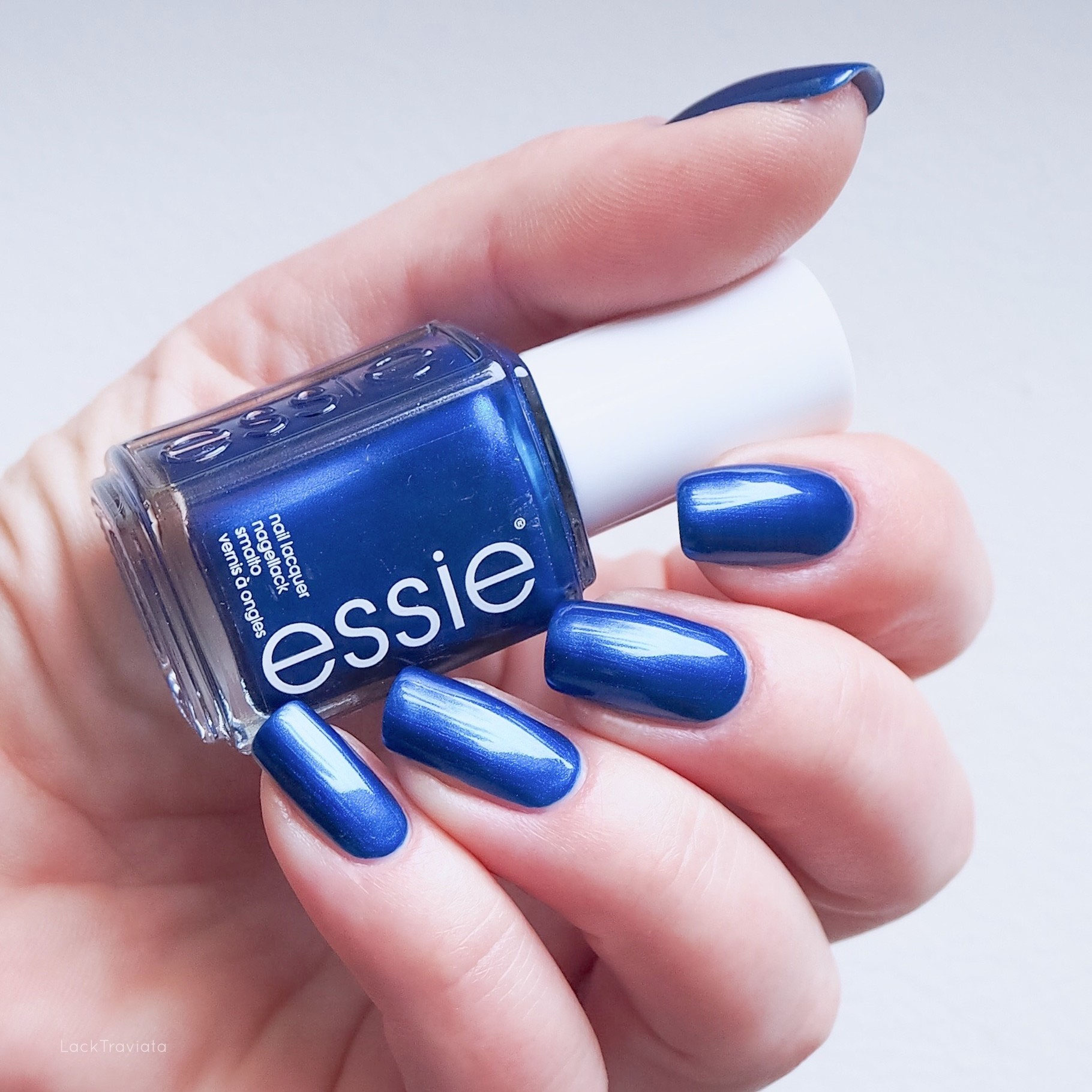essie • aruba blue - LackTraviata - Nagellack-Liebe