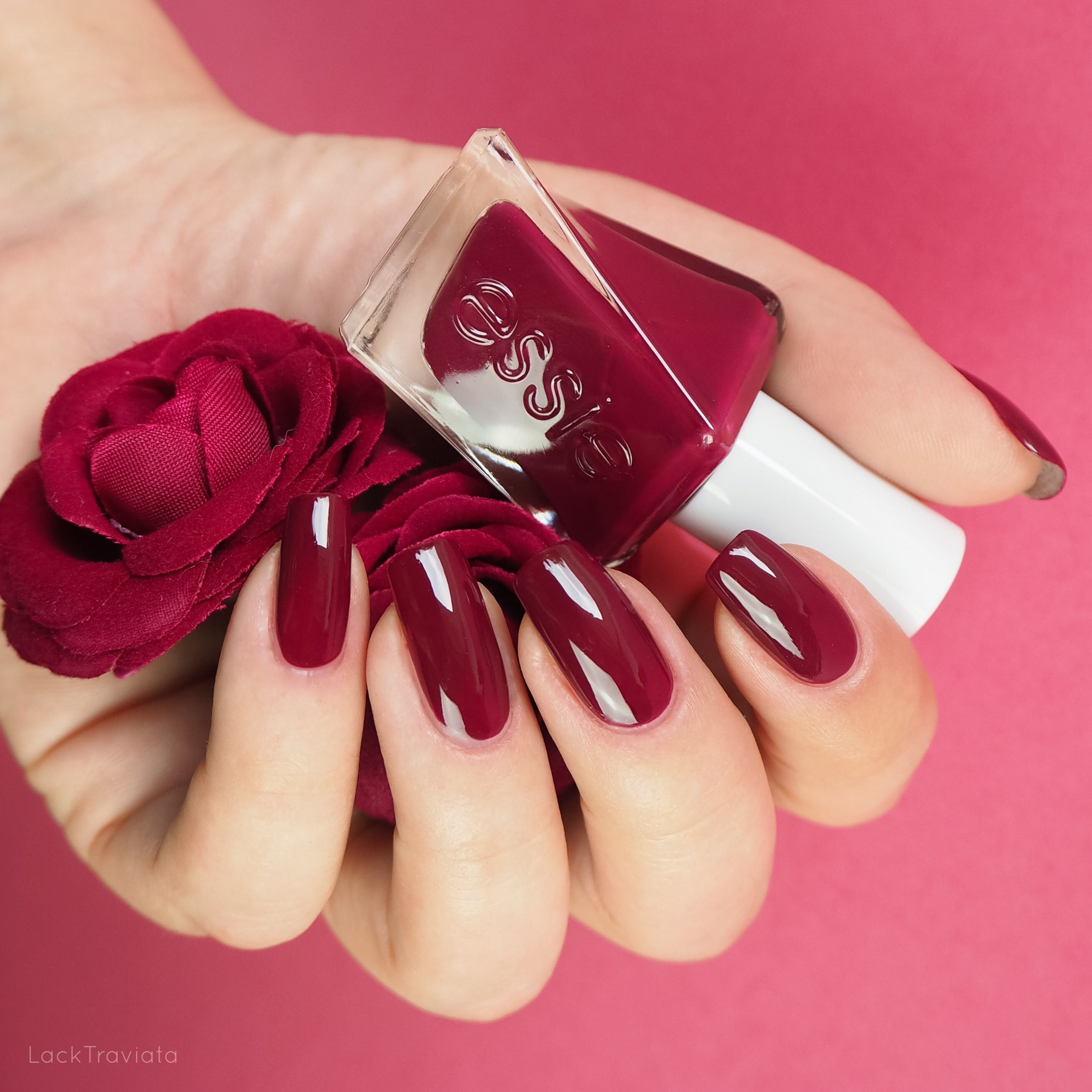 essie • gala-vanting - LackTraviata - Nagellack-Liebe