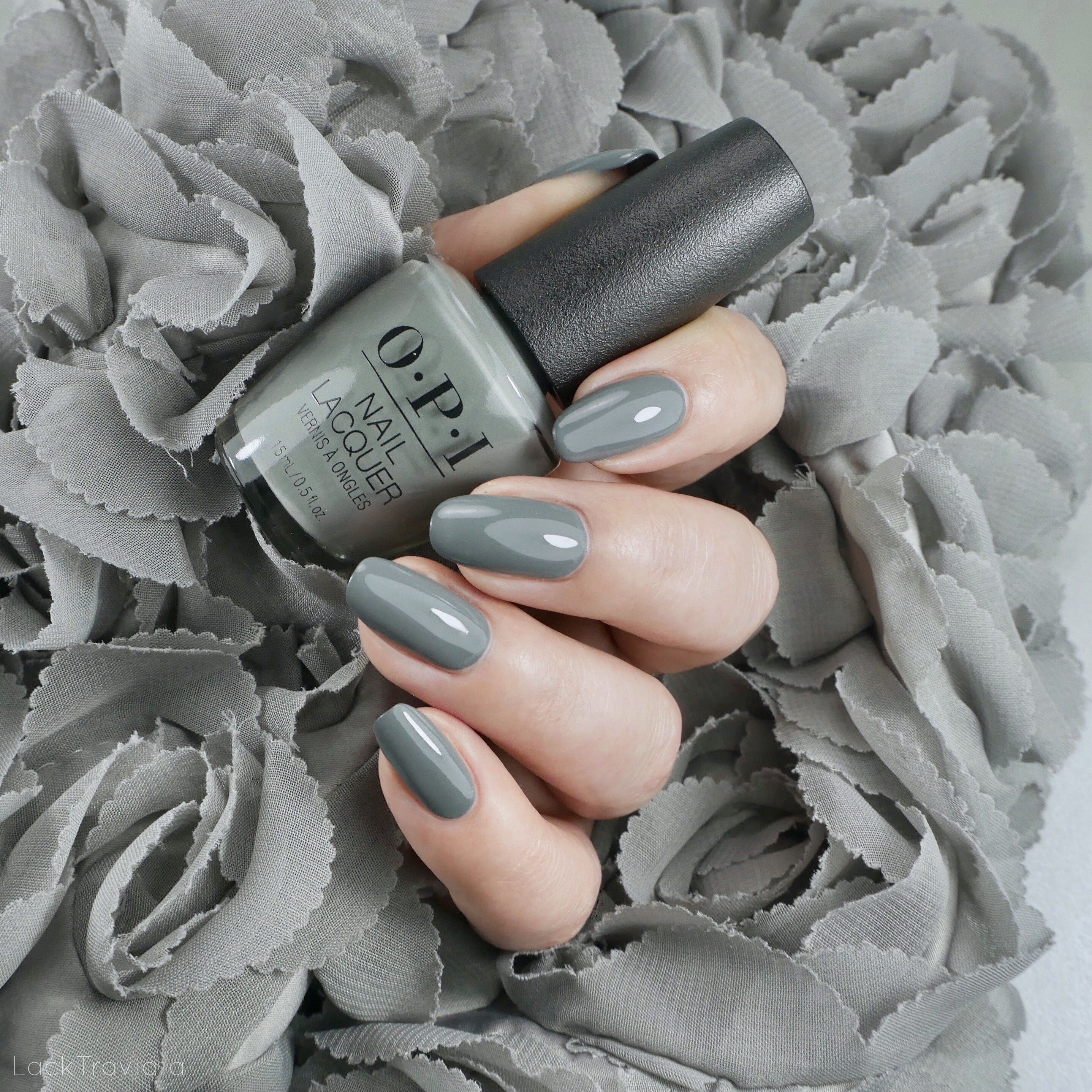 OPI • Suzi Talks With Her Hands - LackTraviata - Nagellack-Liebe