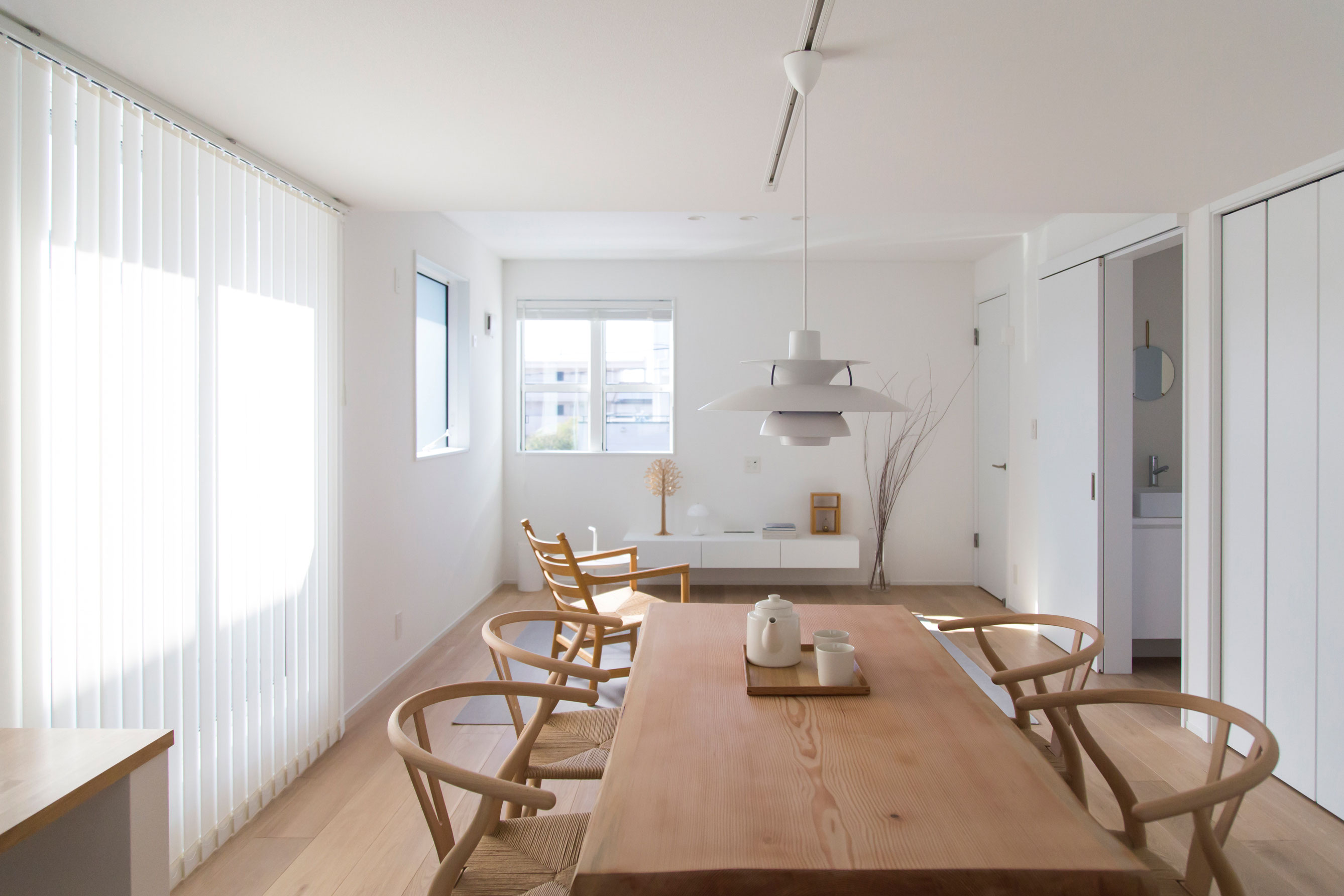 House with scandinavian lighting - HACO (ハコ) シンプルハウスと丁寧な暮らし