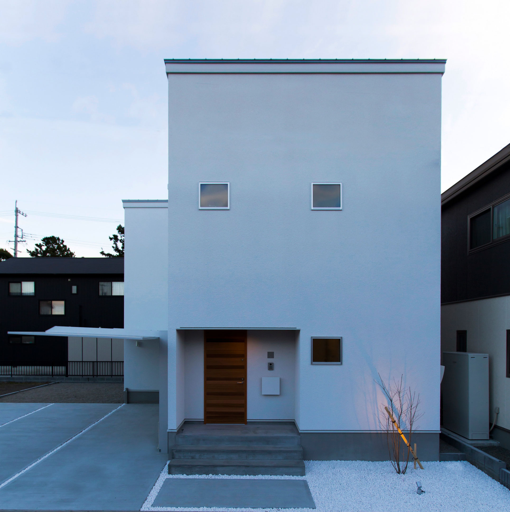 House with stainless steel counter kitchen - HACO (ハコ) シンプルハウスと丁寧な暮らし