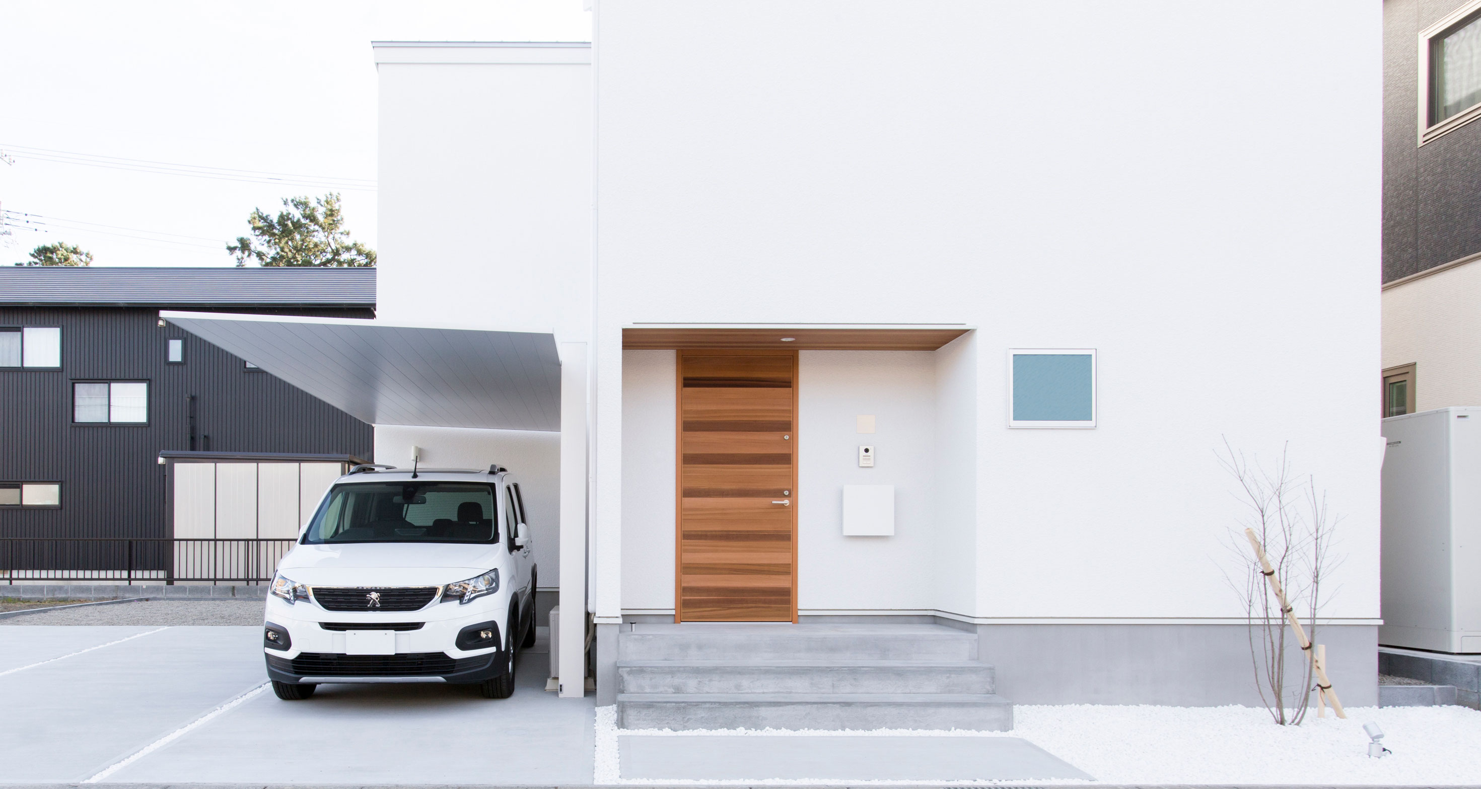 House with stainless steel counter kitchen - HACO (ハコ) シンプルハウスと丁寧な暮らし-静岡市