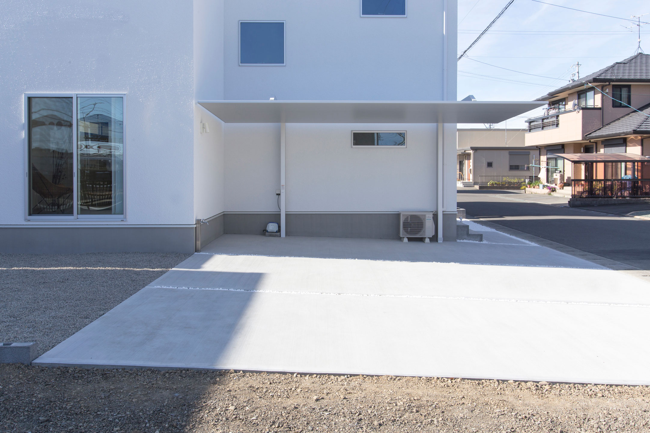 House with stainless steel counter kitchen - HACO (ハコ) シンプルハウスと丁寧な暮らし-静岡市