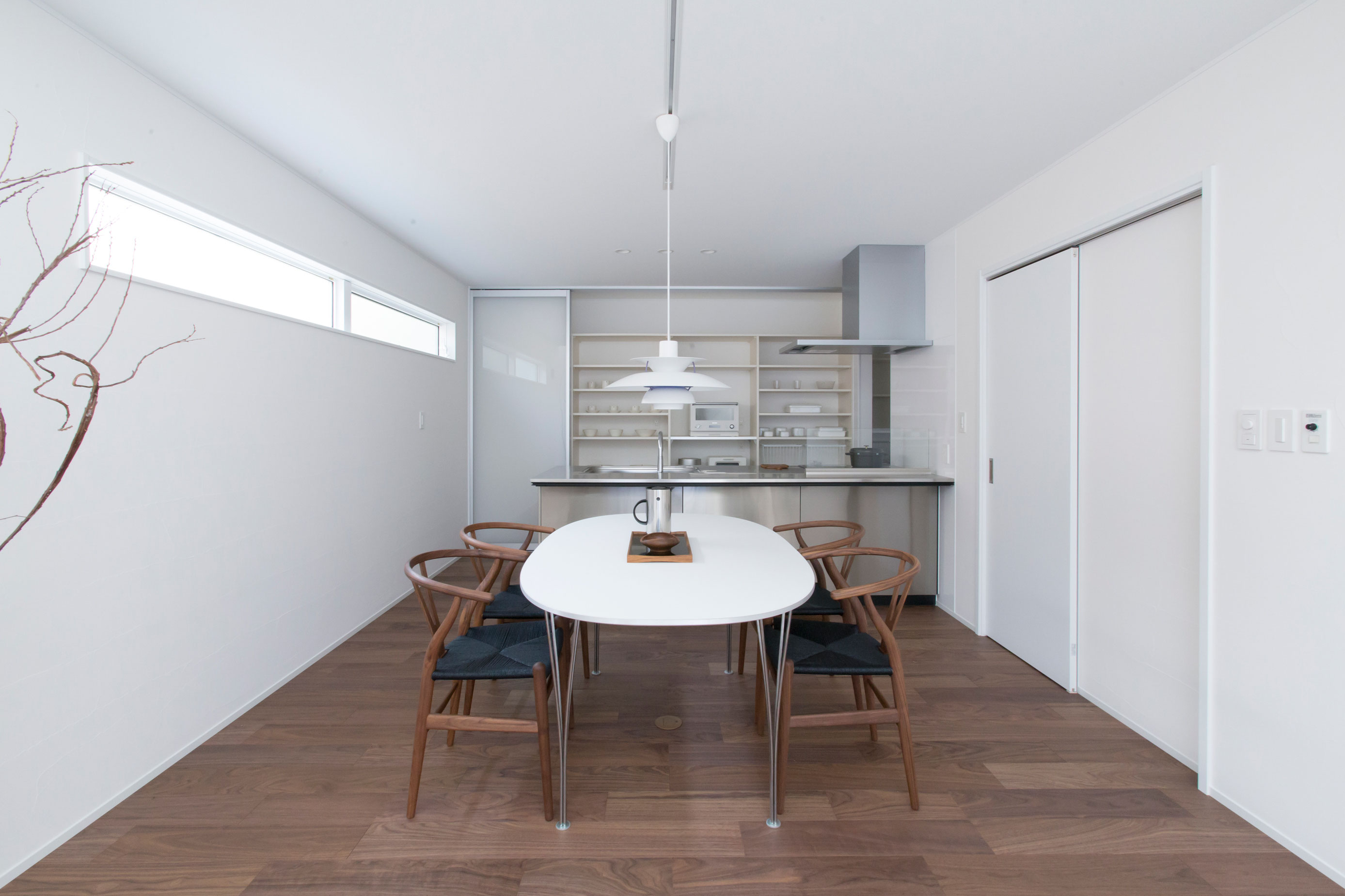 House with stainless steel counter kitchen - HACO (ハコ) シンプルハウスと丁寧な暮らし-静岡市