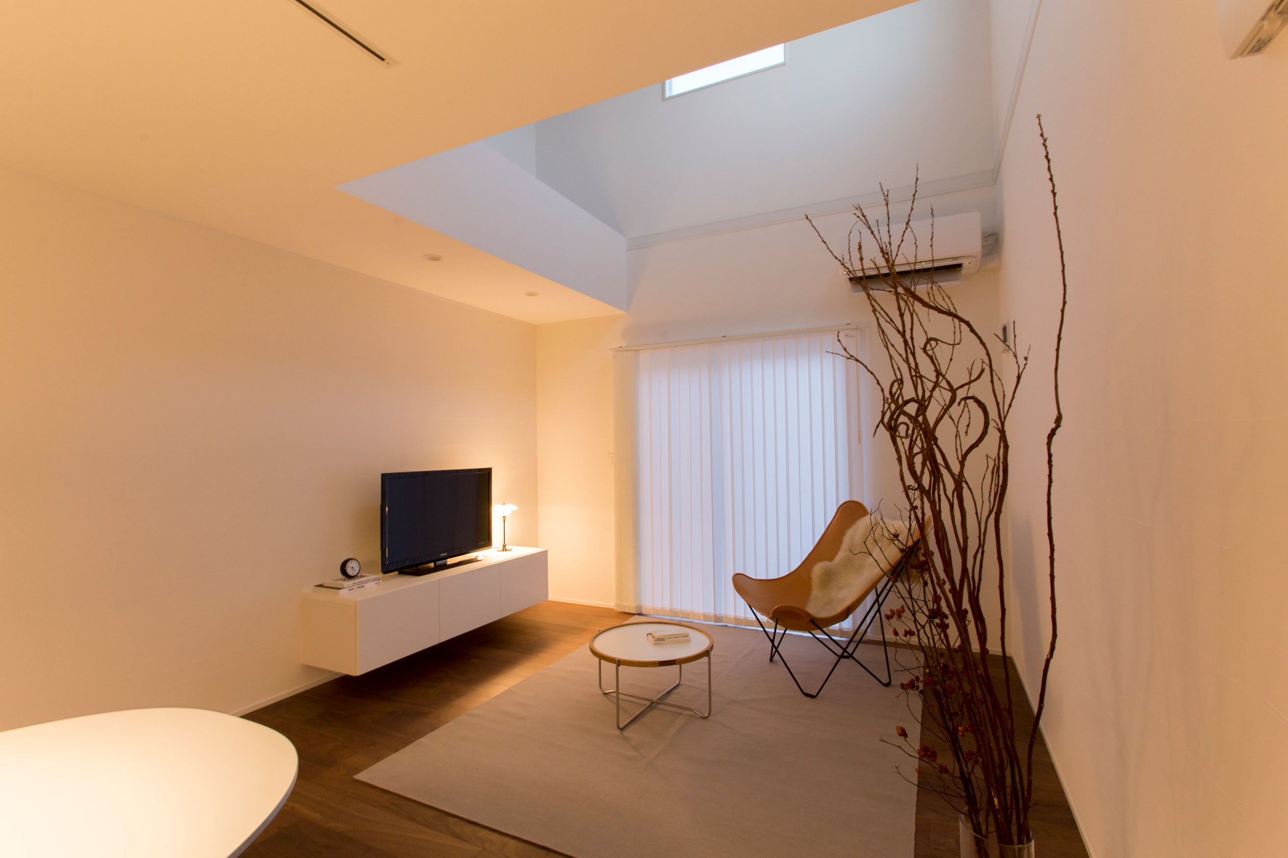 House with stainless steel counter kitchen - HACO (ハコ) シンプルハウスと丁寧な暮らし-静岡市