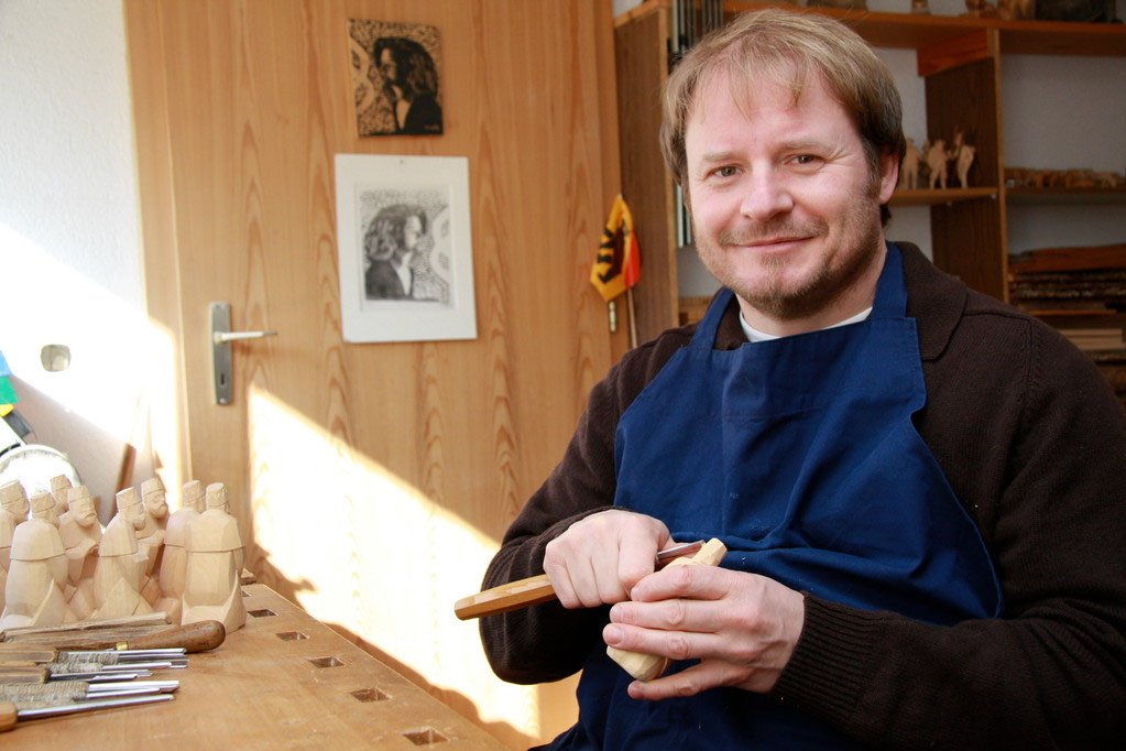 Team - huggler, woodcarvings, holzbildhauerei, krippenfiguren ...