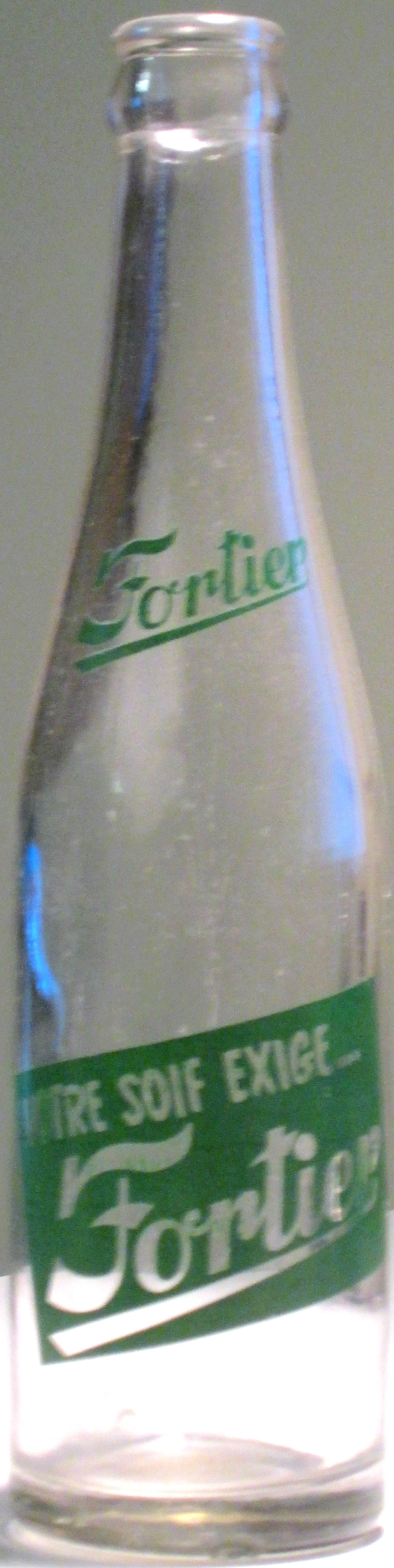 Bouteilles Crown Étiquettes papier et acl - Bouteilles anciennes du ...