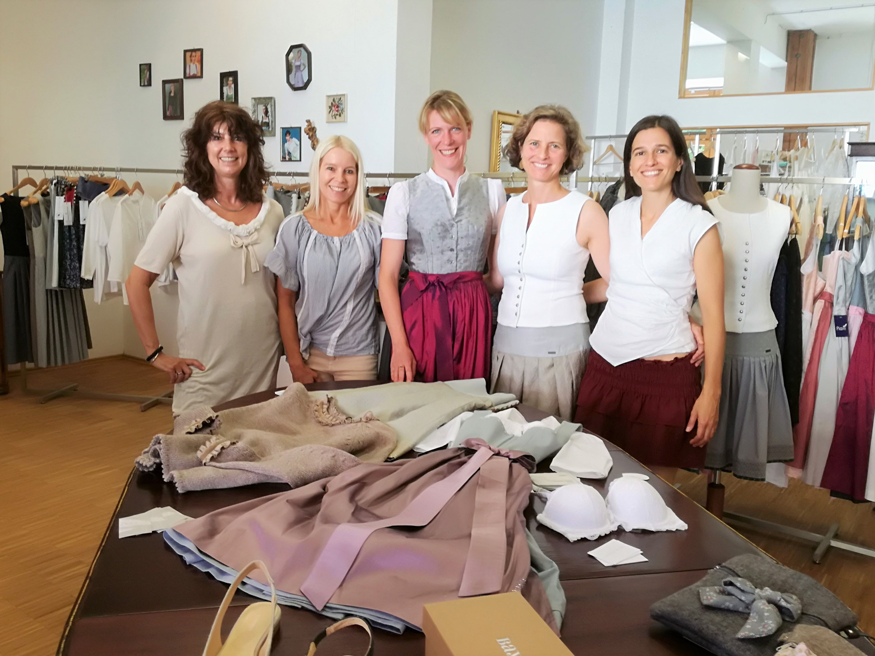 Dirndl sucht Rock für gemeinsame Stunden - www.sandyschreibt.at ...