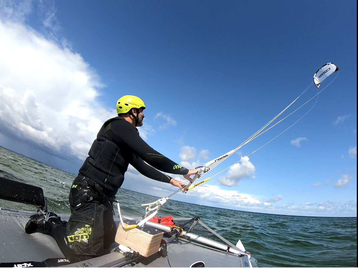 XCAT Kitesegeln wie Kitesurfen = Kiteboating (mit Segelboot) - Sportwerft®