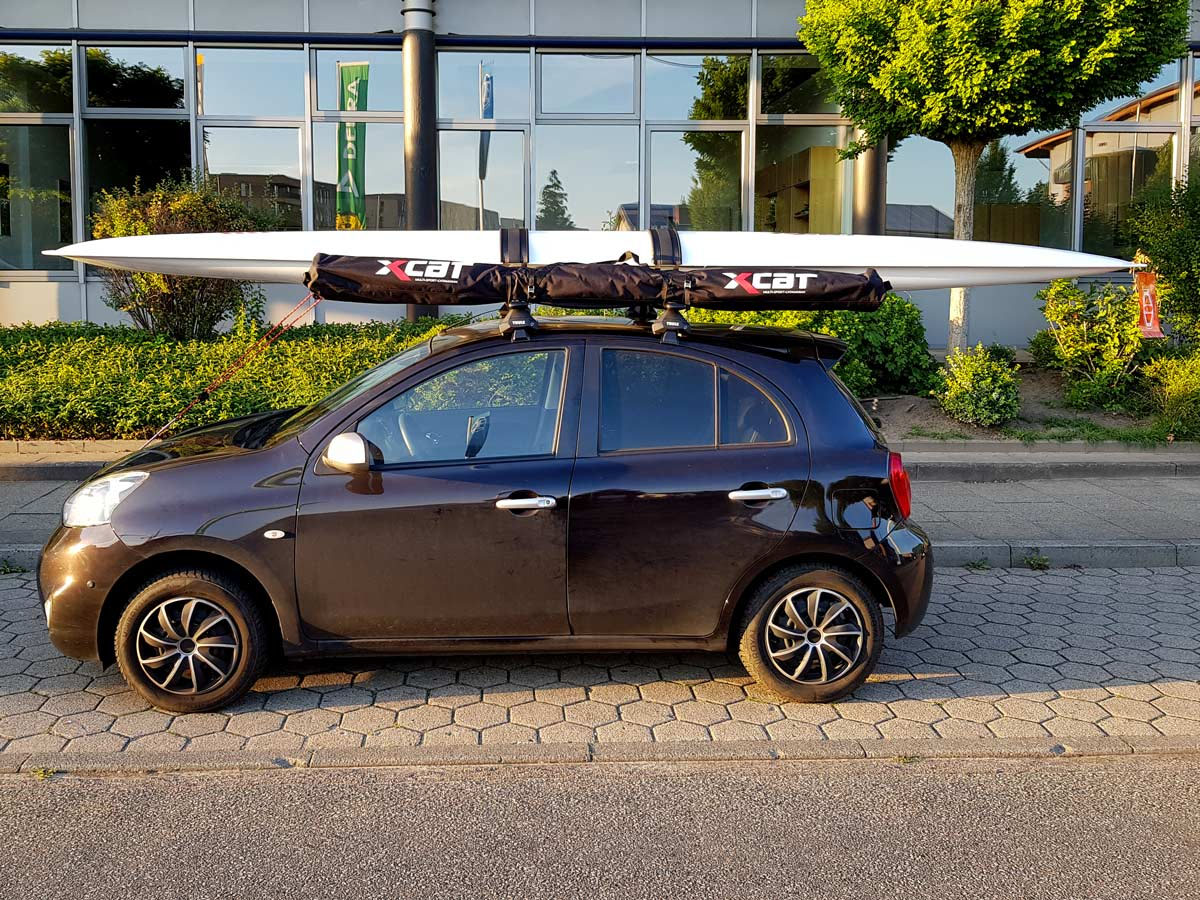 Mobiles Segelboot auf dem Autodach oder beim Camping transportieren ...