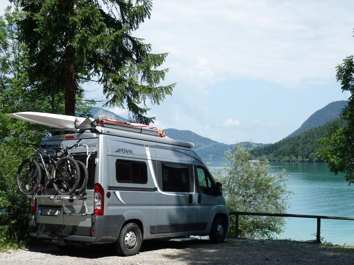 Mobiles Segelboot auf dem Autodach oder beim Camping transportieren ...