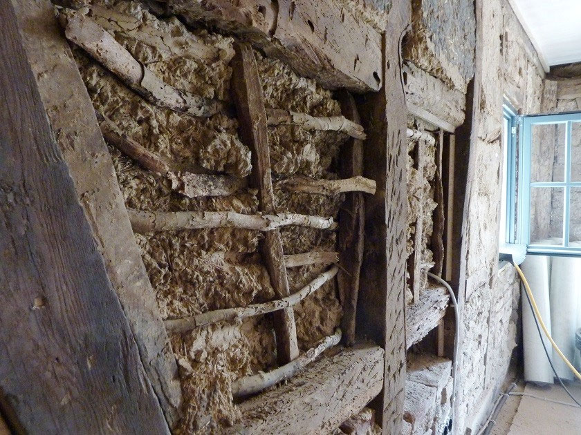Lehmputz Lehmfarbe, Fachwerkhaus sanieren mit Lehm Wandheizung ...