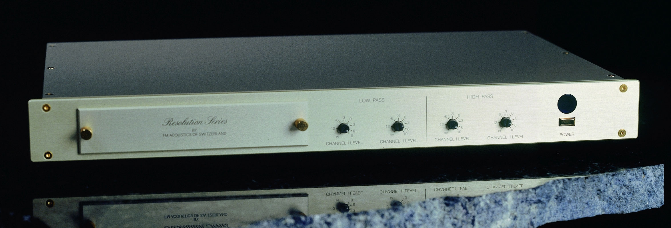 FM 330 Linear-Phase electronic crossovers - FM ACOUSTICS LTD.