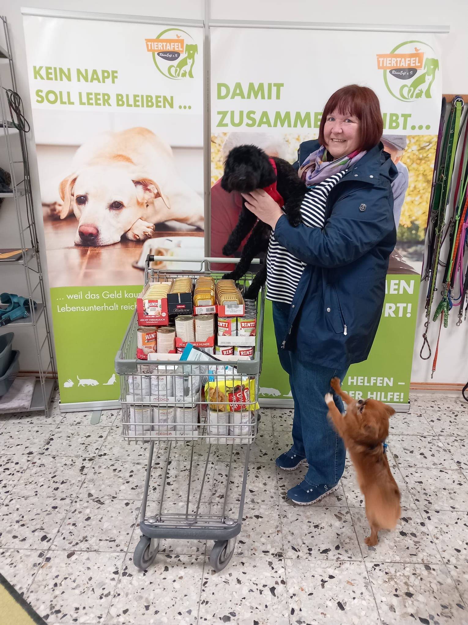 Arme Pia, oder? - Tiertafel RheinErft e.V.- Futterausgabe der Tiertafel ...