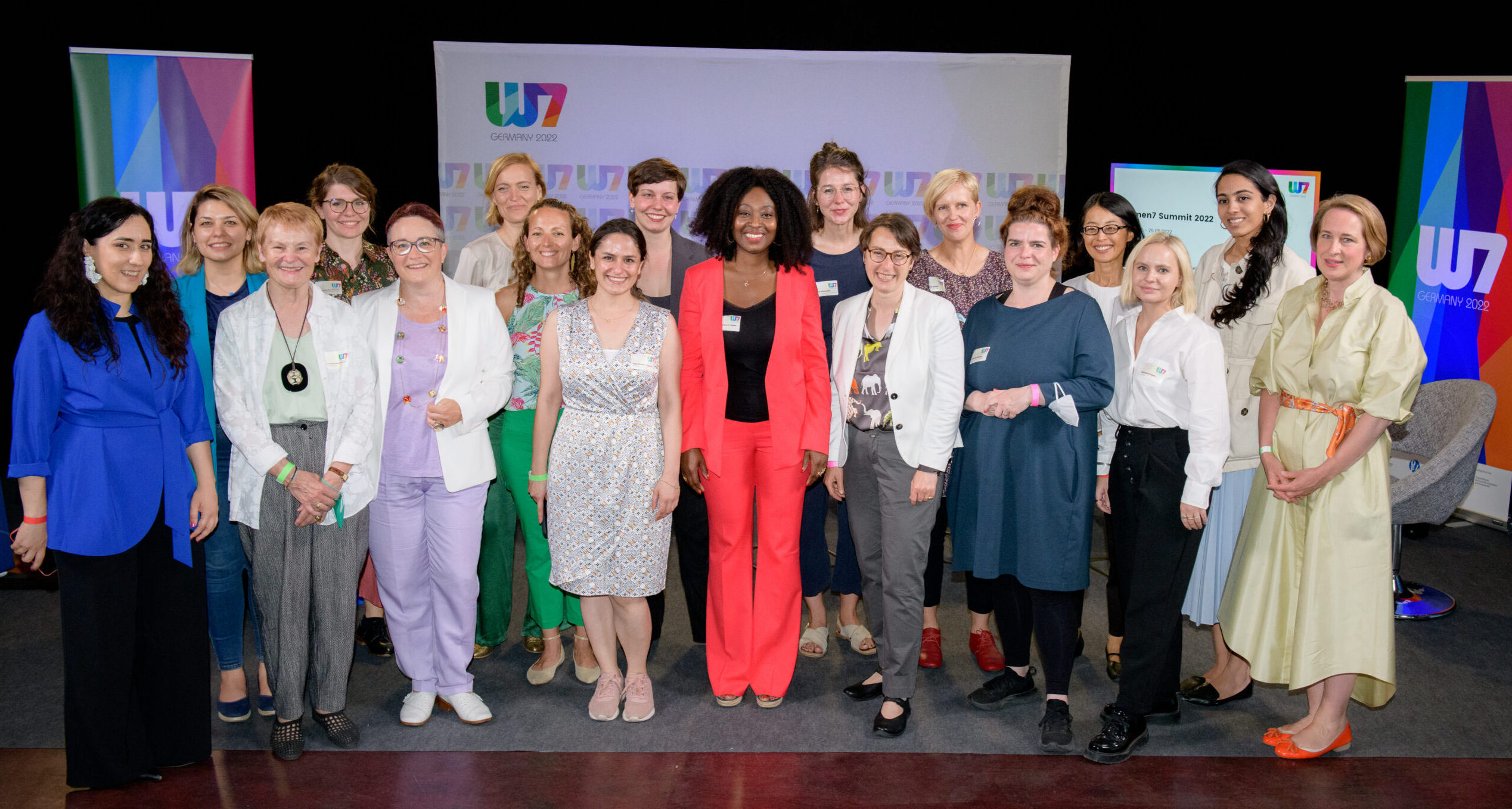 G7 Presidency - Women7 hands over W7 Communiqué to Federal Chancellor Olaf Scholz - It is time ...