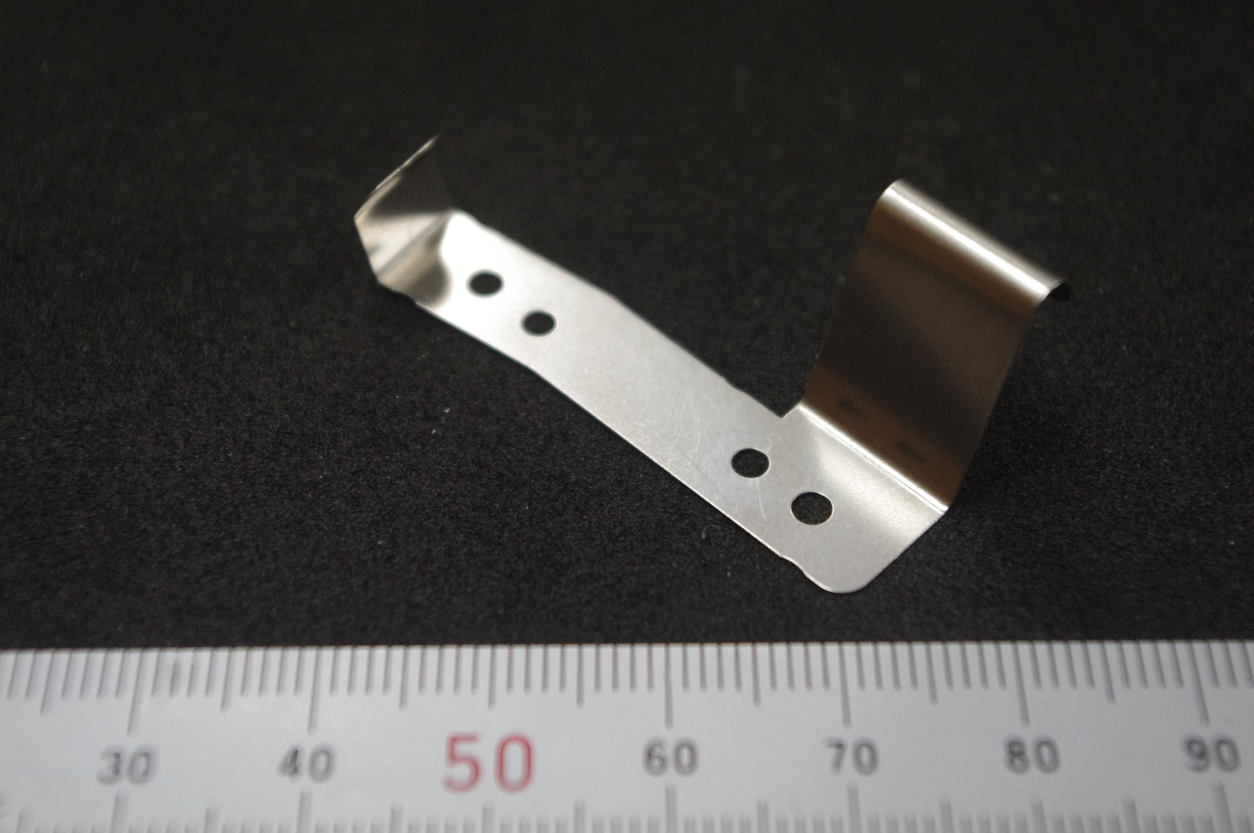 順送プレス加工品紹介 - 薄板・小物プレス加工の多治見プレス