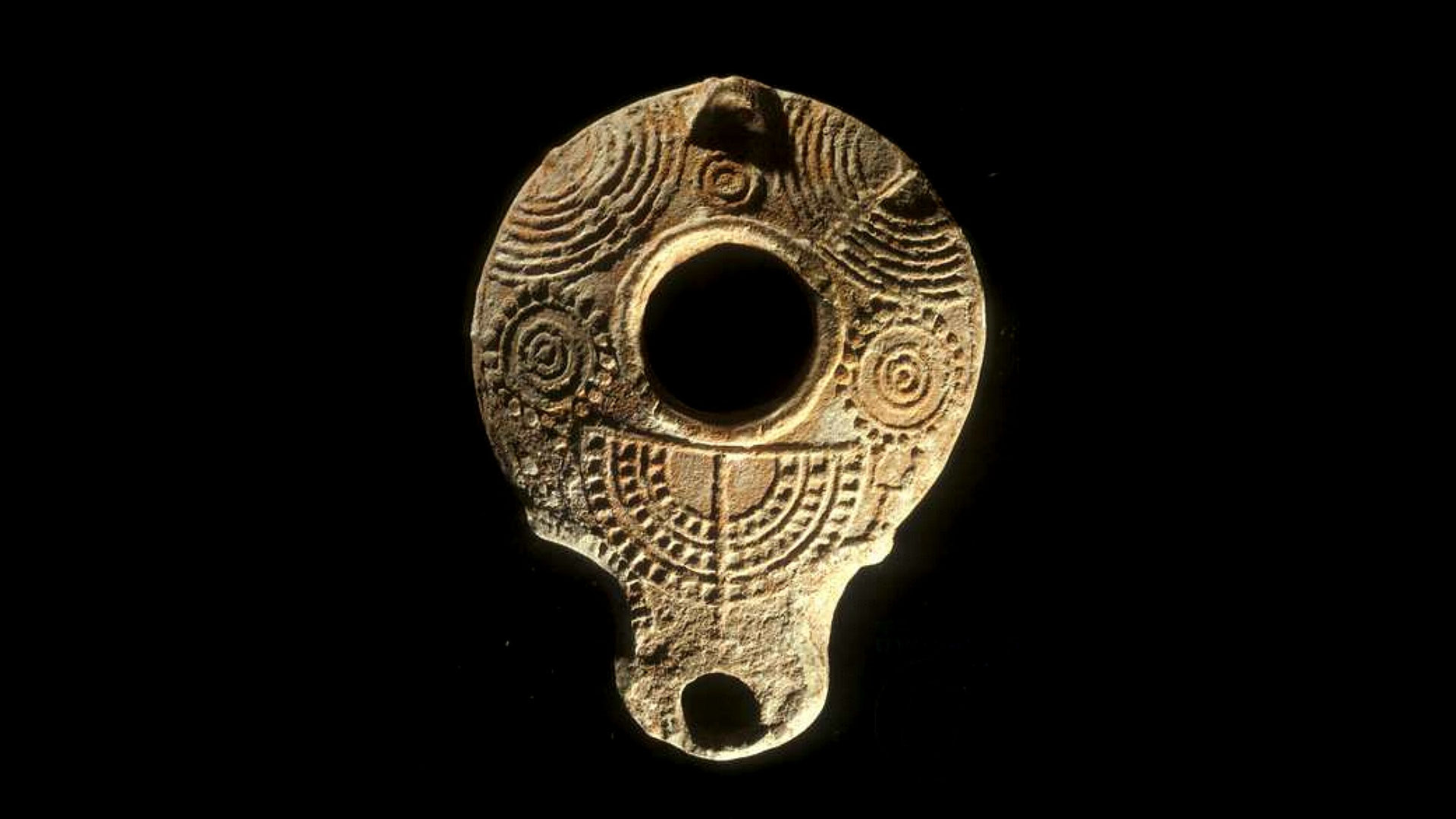 Ancient Oil Lamps with a Menorah - Structure Bible Menorah ...