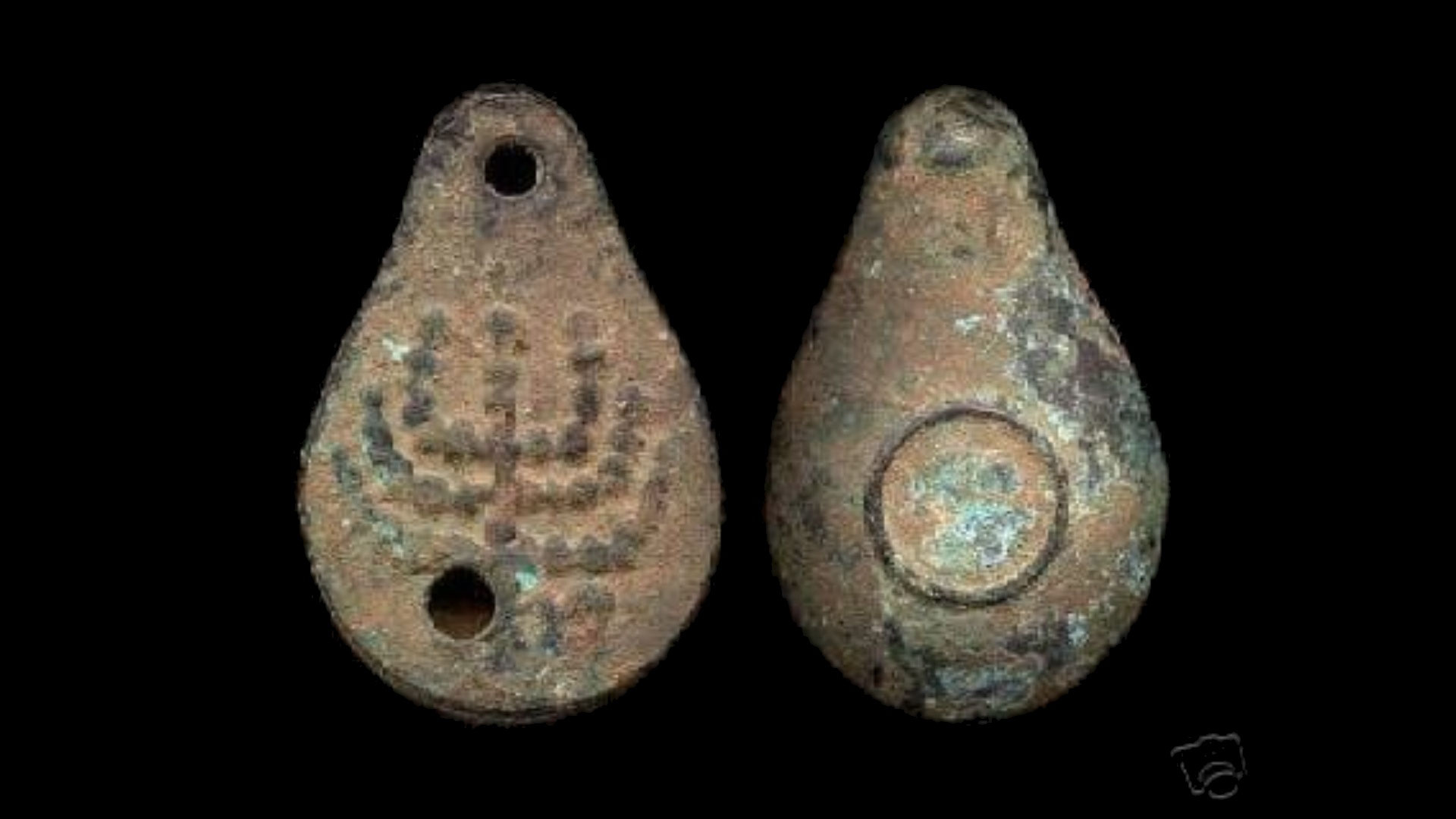 Ancient Oil Lamps with a Menorah - Structure Bible Menorah ...