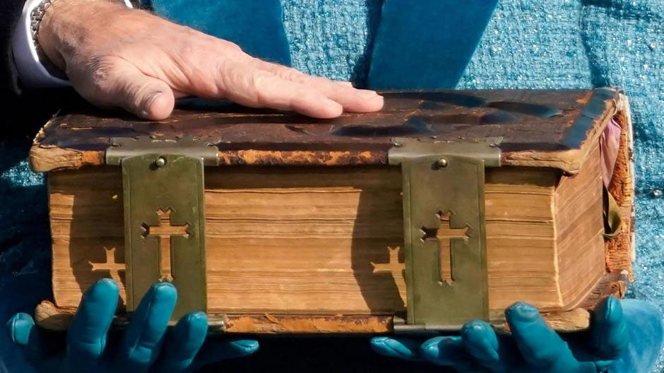 INAUGURAL BIBLES OF THE PRESIDENTS OF THE USA - Structure Bible Menorah ...